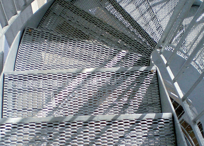 2500MM W Steel Expanded Ribbed Mesh Grating Used For Stair Treads And ...