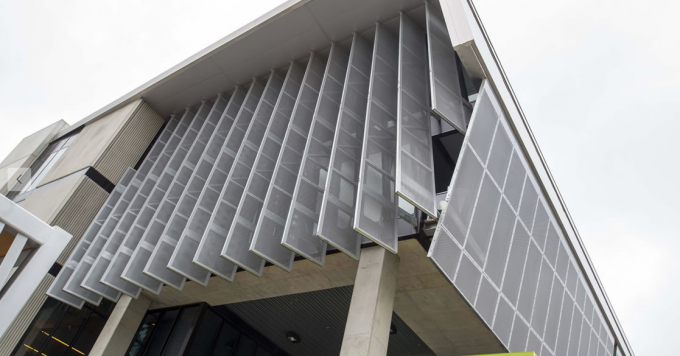 Perforated Metal Screen Facade 26mm X 61mm Hexagonal Hole For 4S Shop ...